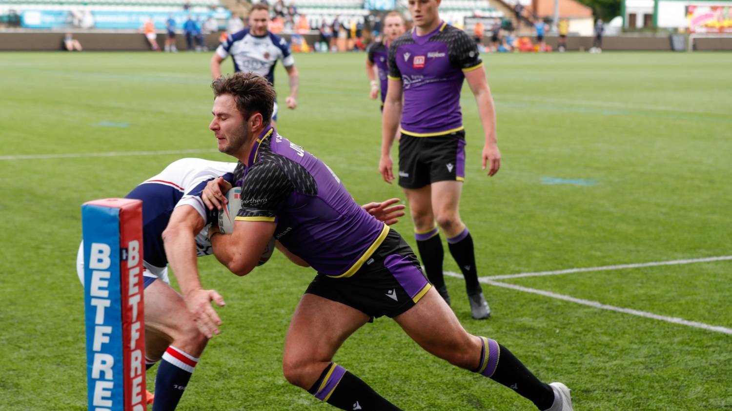 NEWCASTLE THUNDER 40 - 6 OLDHAM RLFC